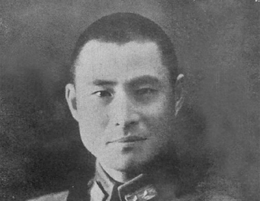 73-year-old Huang Wei cried bitterly in front of Fang Zhimin's grave ...