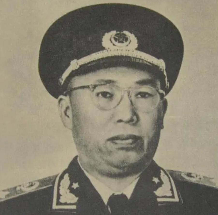 In the past 20 years, he has not been promoted to the first level, and ...