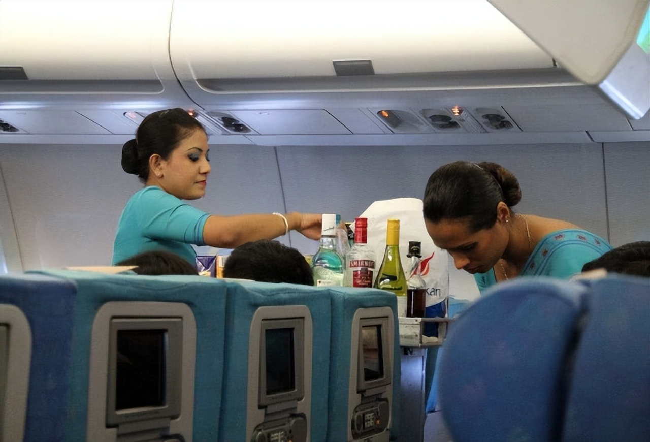 Why do rich people fly first class on planes?How is it different from ...