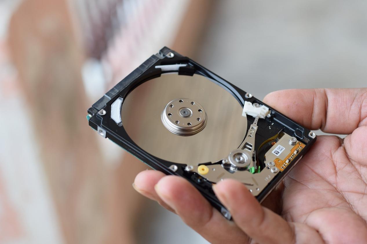 What are mechanical hard drives and solid state drives - iMedia