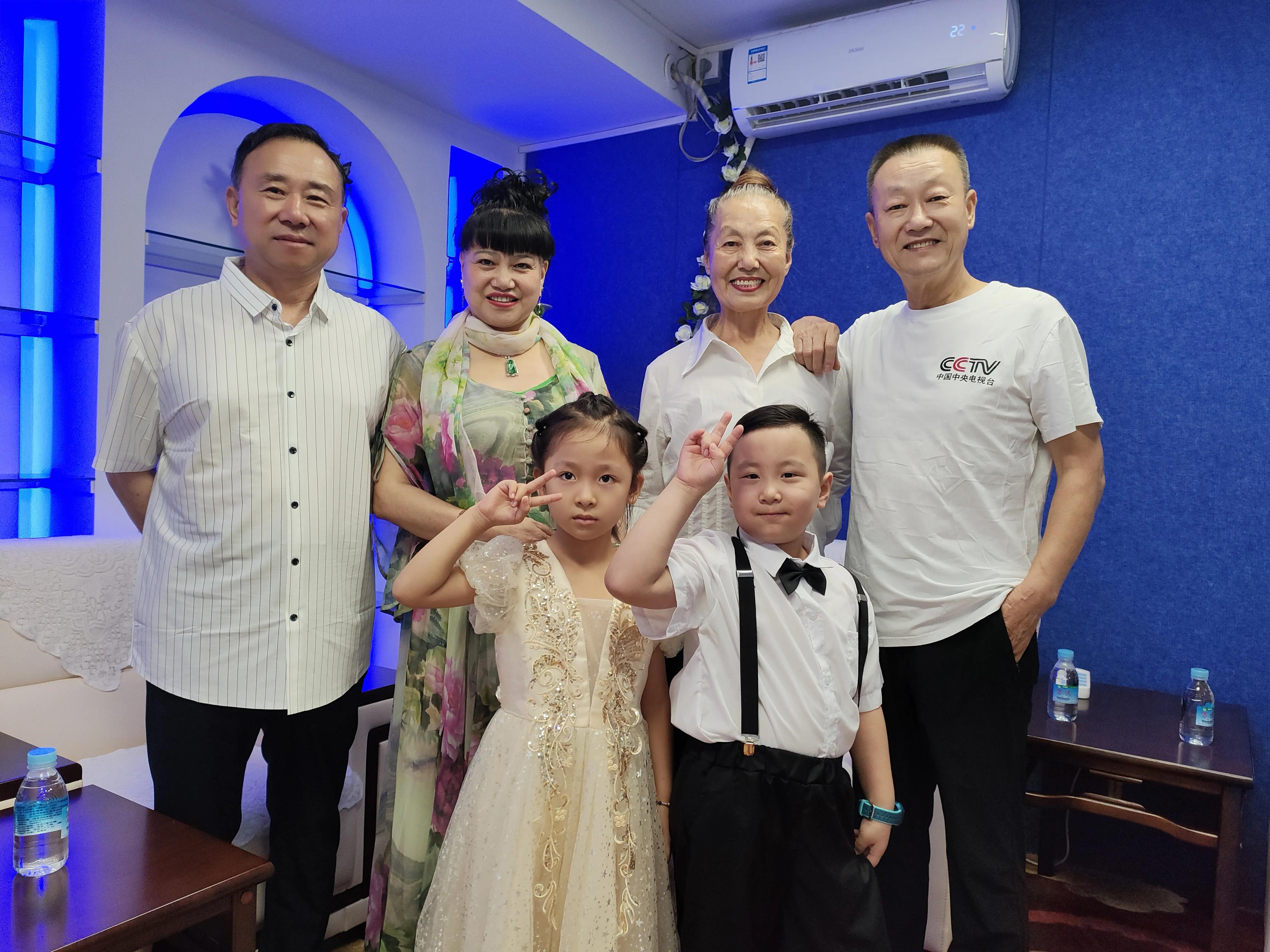 "Legend of Wenxin" Zhang Hanwen and Wang Xinran learn from the teacher ...