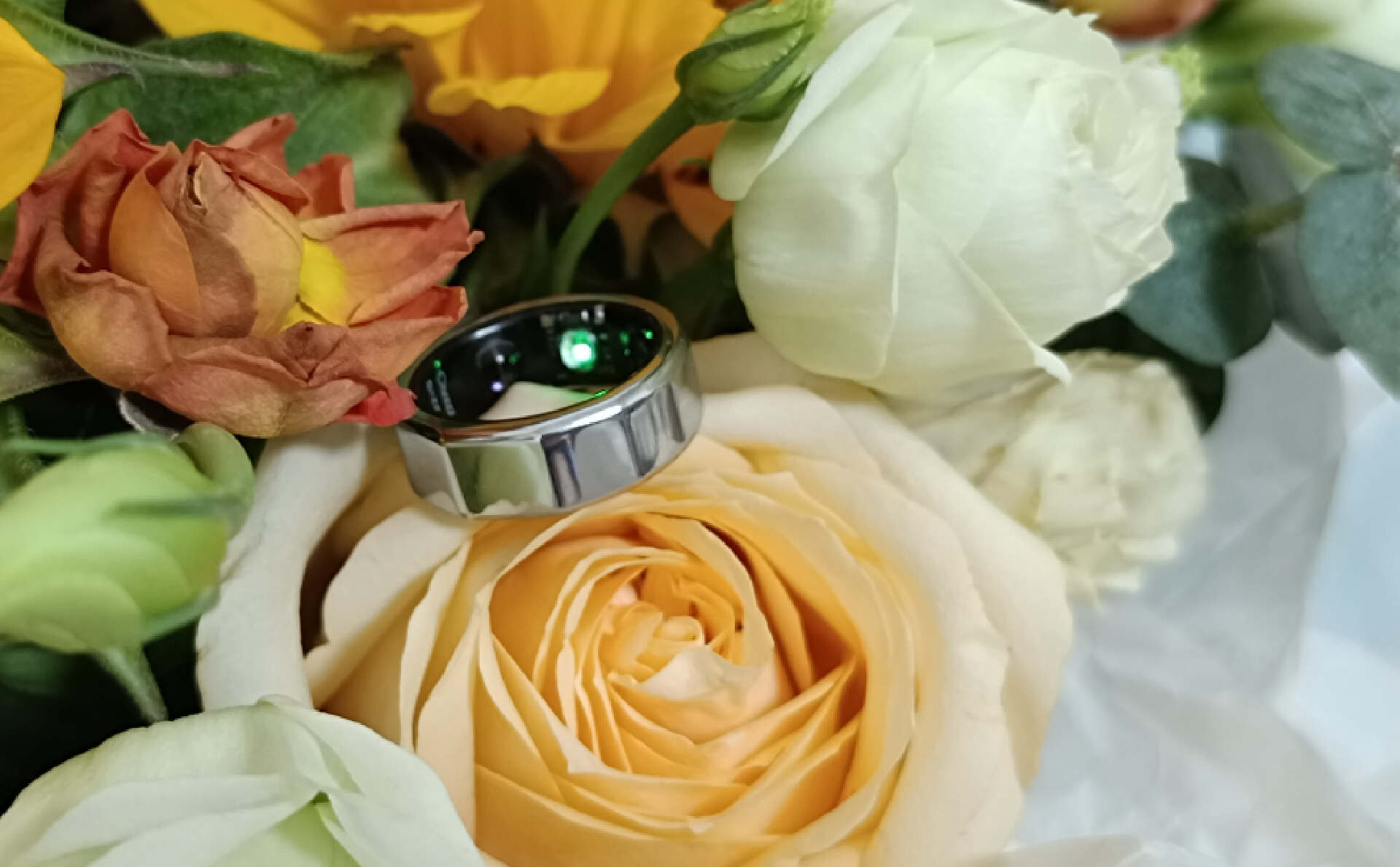 With the QuzzZ smart ring, there is an extra thoughtful choice as a gift for your wife - iNEWS