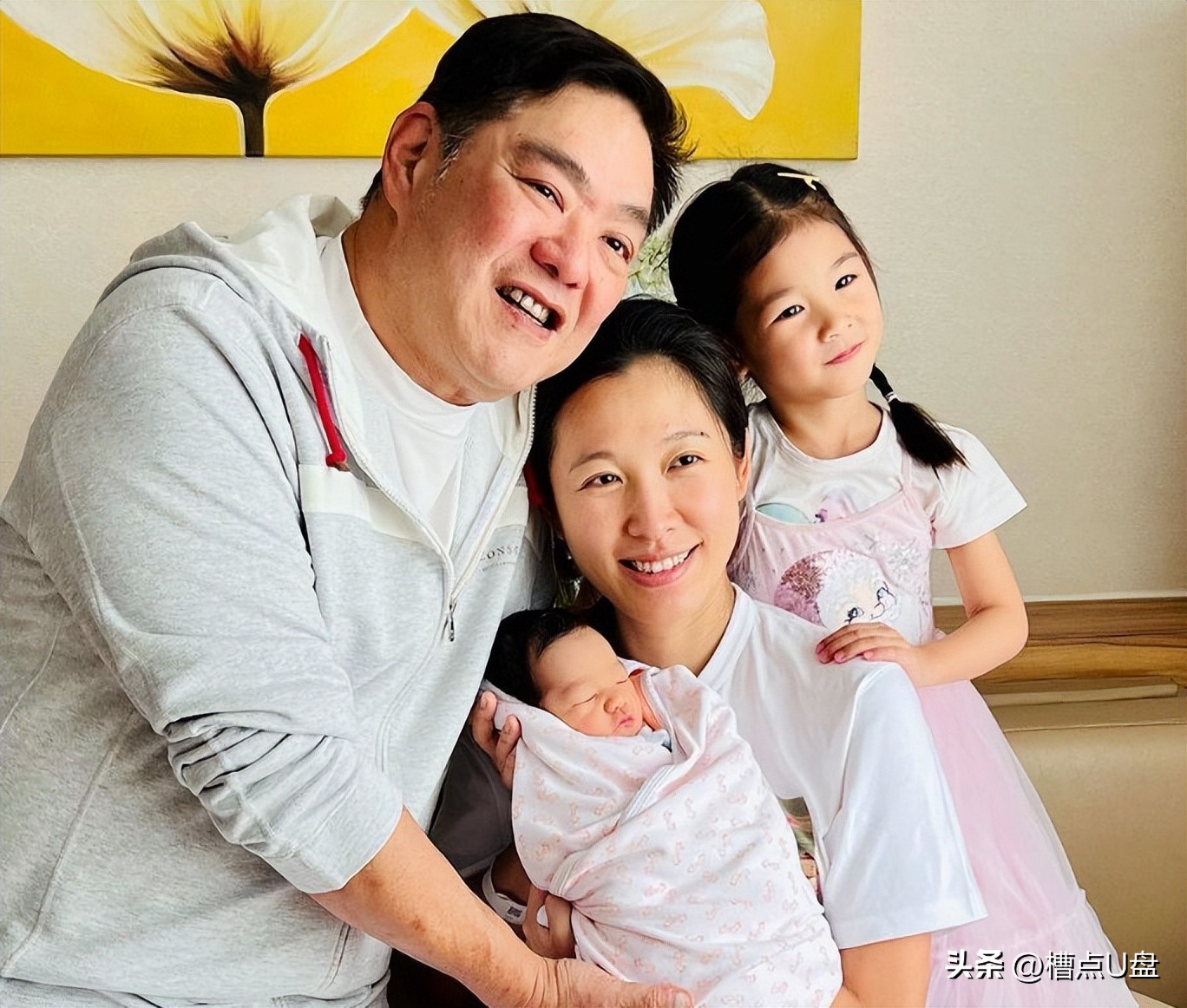He Chaoqiong has a godson! 61-year-old billionaire Zeng Wenhao has 5 ...