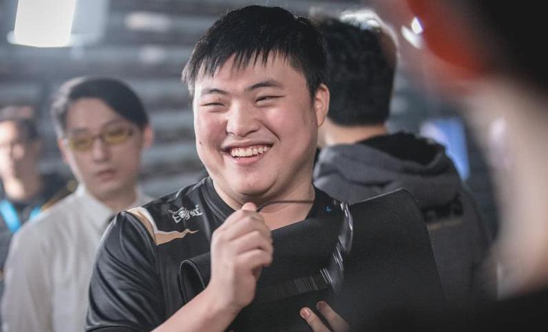 Uzi joins EDG! Brother Holy Gun, 957, and Hanyi confirmed one after another, and netizens ...