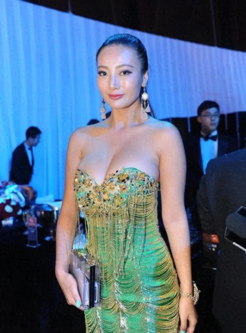 "Chinese Breast God" Wang Li Danni: Breast legend in the entertainment industry - iMedia