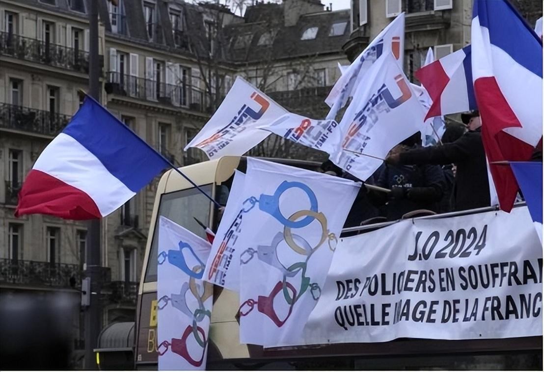 It's a complete mess! The Olympics may not be held. Did France really ...