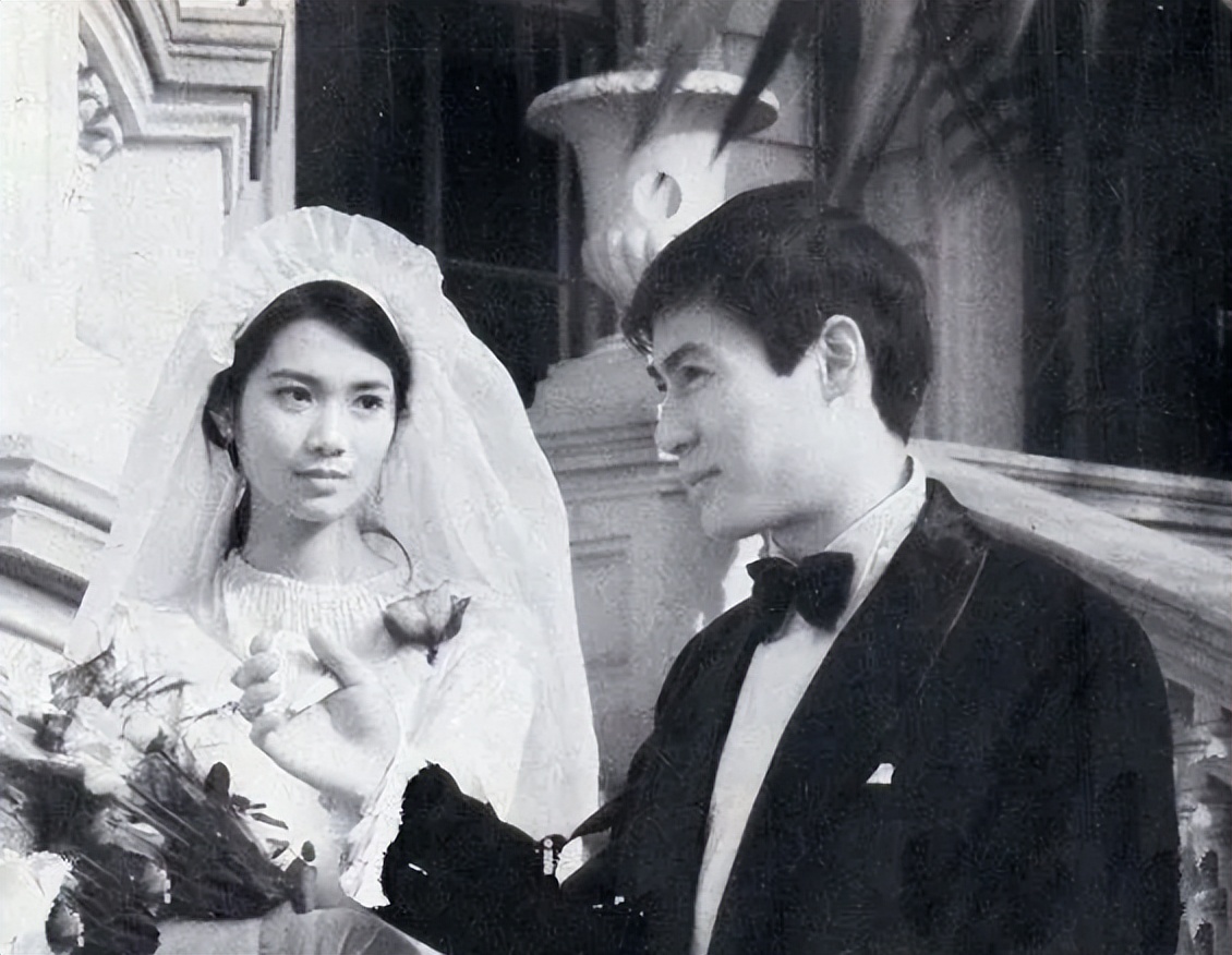 Actress Li Yun: Her mother died young, her father and uncle are both ...