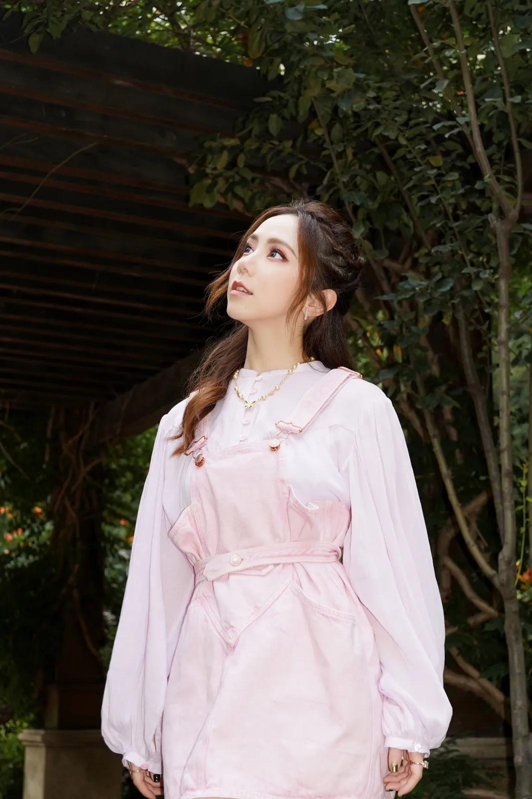 Deng Ziqi singer beauty vertical screen mobile wallpaper - iNEWS