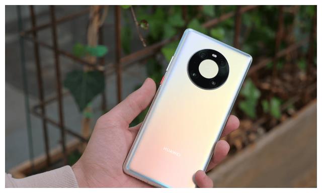 Replace the Huawei Mate40 Pro and use the iPhone 13 Pro back. It's not a big deal, and each has ...