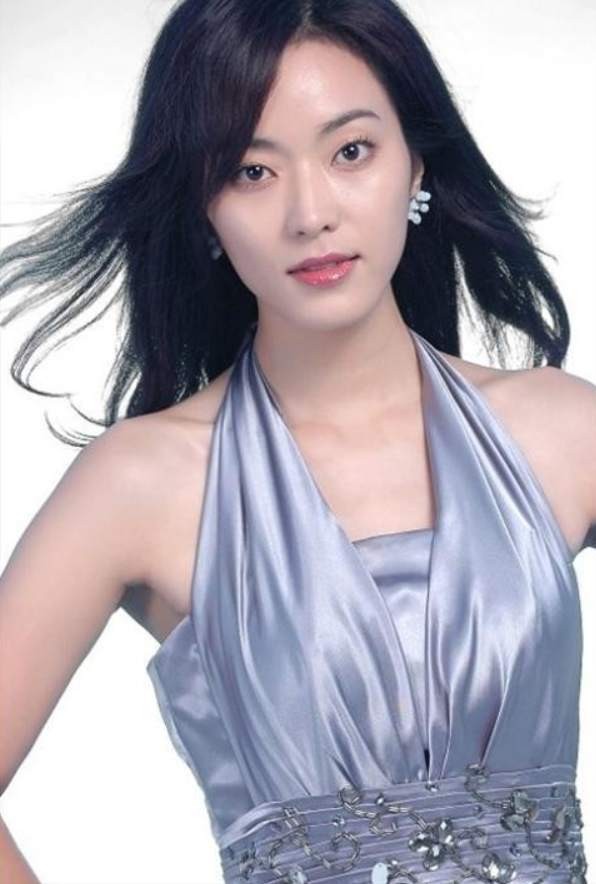 Shao Bing's wife Zhang Pei: Giving up her career for the family - iNEWS