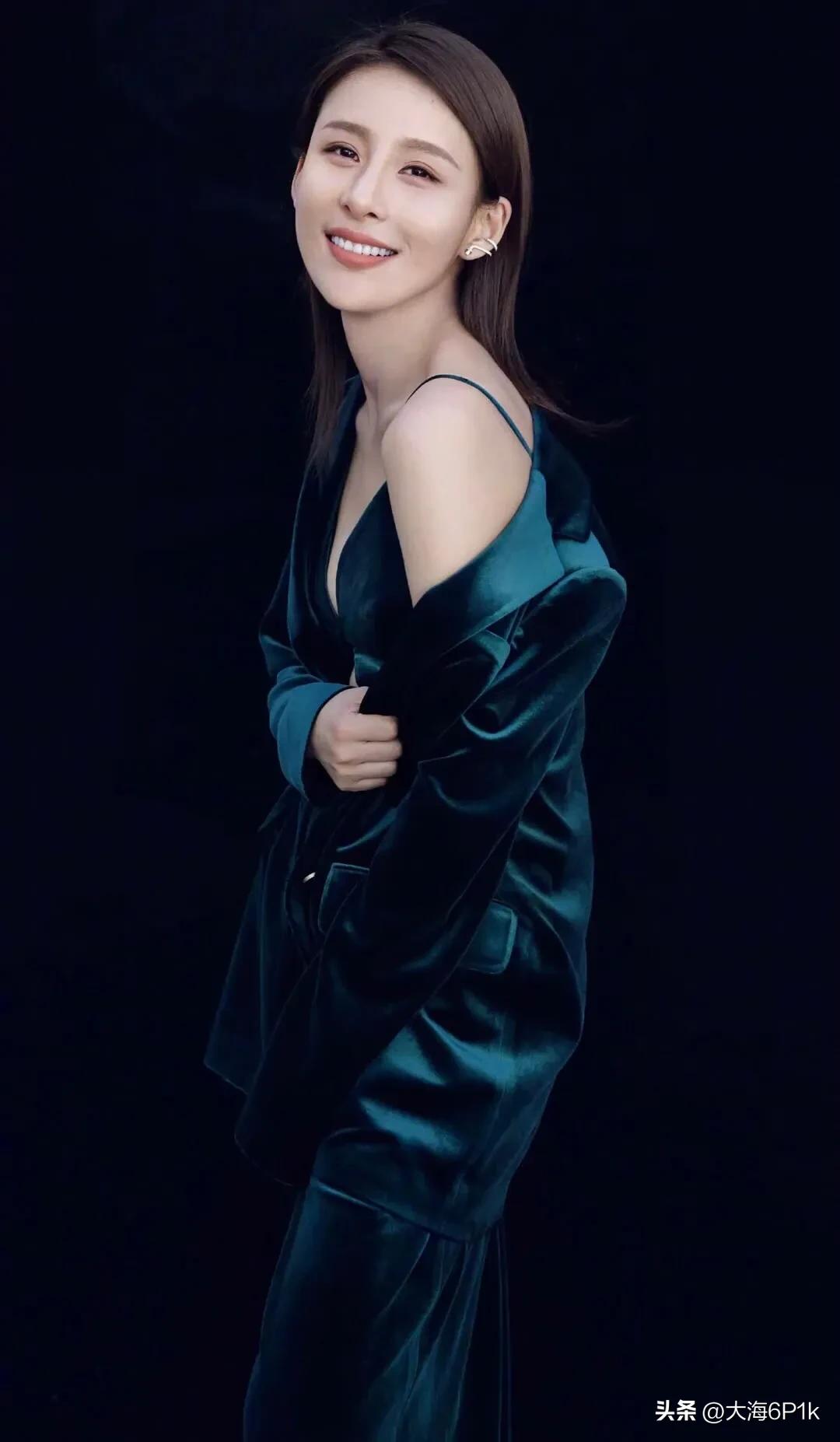 Jia Qing, youthful, beautiful, sexy stunner... - iMedia