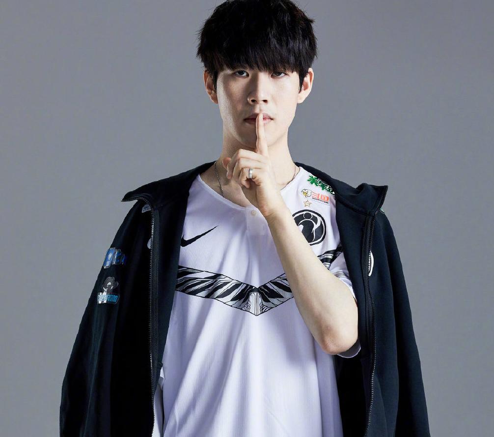 LOL Kobe? Wanwan netizens commented that Theshy is against Kobe, but he ...