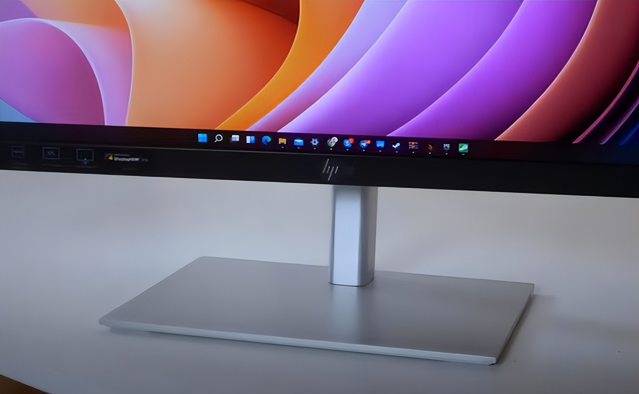 How about the HP U28 Professional 4K Monitor?Rotating screen IPS panel ...