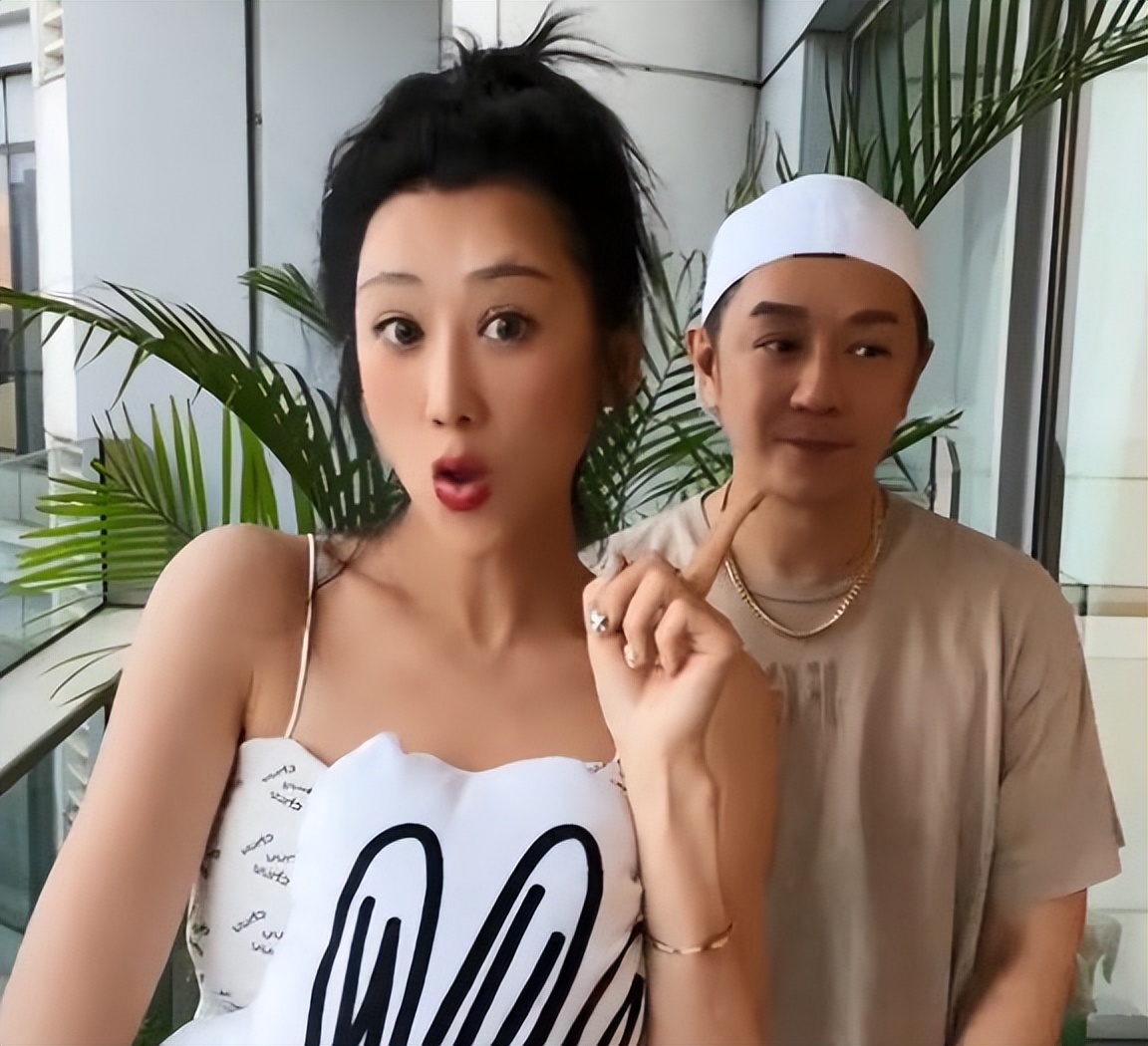 Eight days after the rumor of the marriage change, Jiang Lisha fell down at the airport, but ...