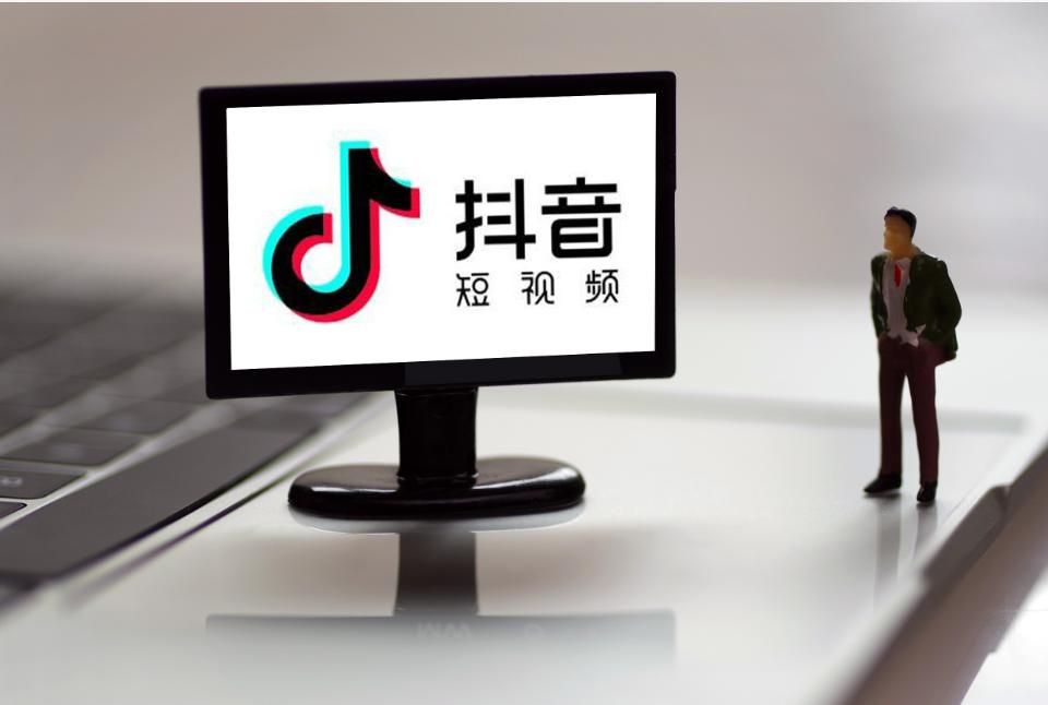 In the era of digital capitalism, what is the difference between unpaid ...