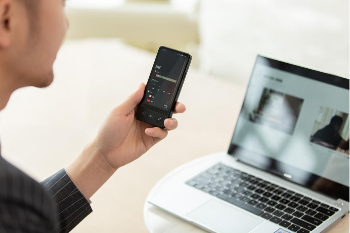This smart translator allows you to easily deal with business ...