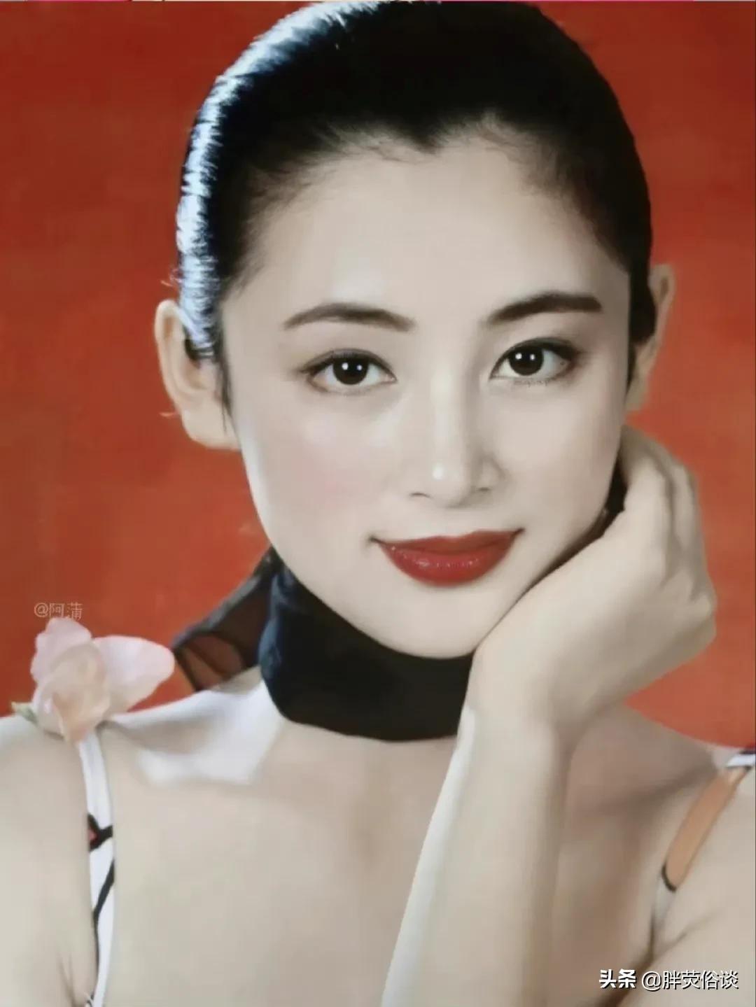 When she was young, Chen Hong was really beautiful and beautiful, no ...