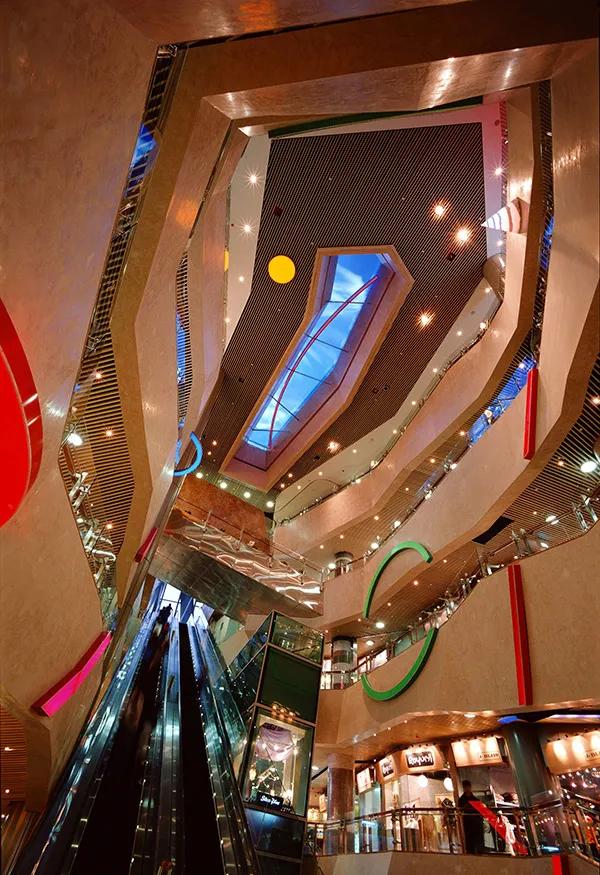 Langham Place-Vertical Retail Experience Center / Jerde Architects - iNEWS