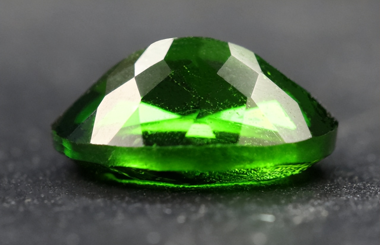 How to maintain the sister stone of emerald - chrome diopside? - iMedia