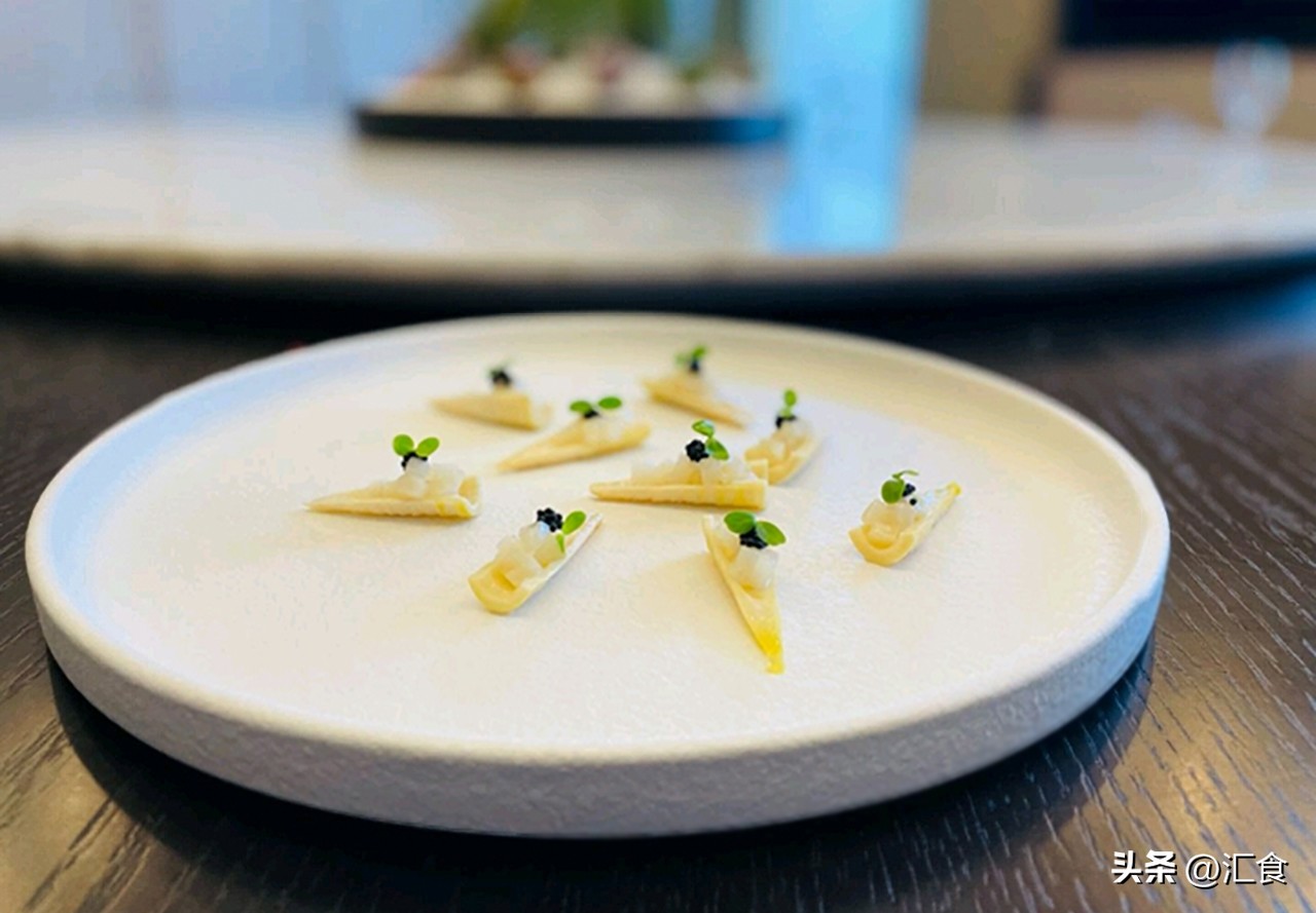 Roasted solid sea cucumber with donkey-hide gelatin onion, deep-fried ...