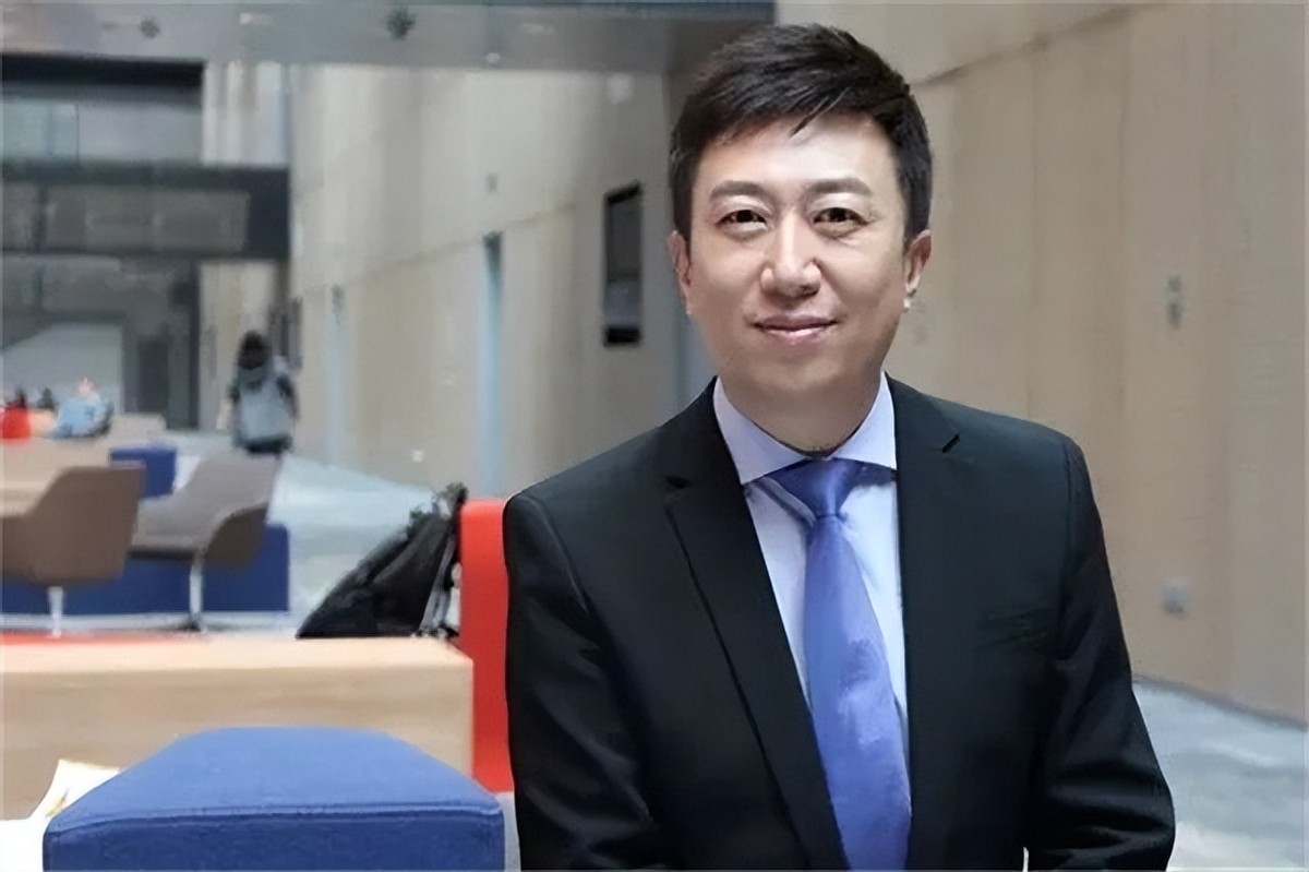 CCTV host Chen Weihong: 55 years old is still elegant and intellectual ...