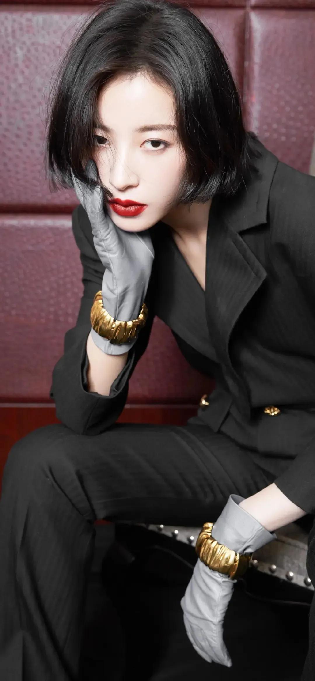 Zhou Yutong's photo wallpaper - iNEWS