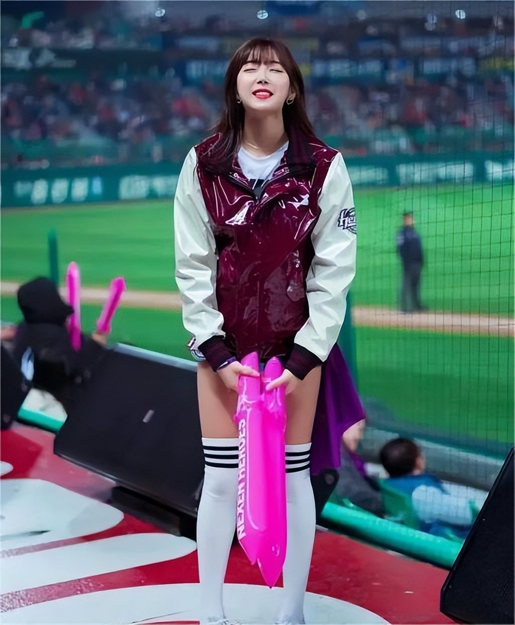 Korean cheerleader Lee Ha Eun's beautiful photos, her sweet smile ...