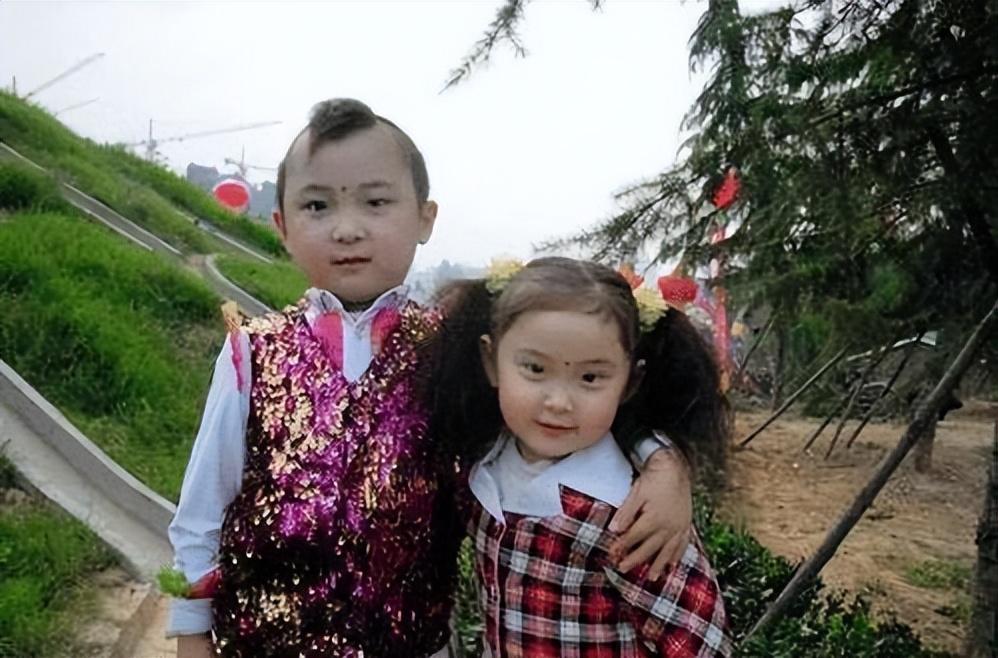 Deng Minghe, the "worst child star", passed away at the age of 6 in the ...