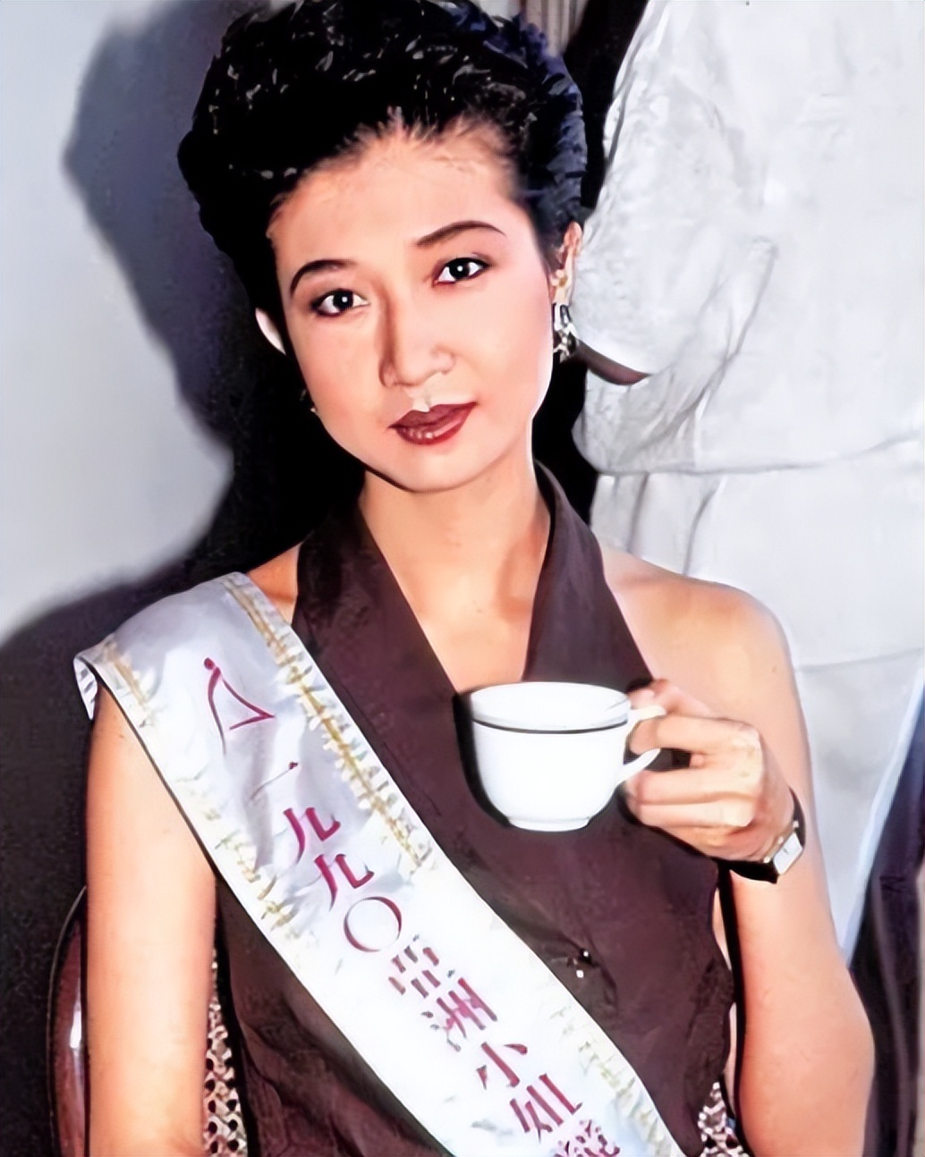 It's also Jackie Chan's genes. Comparing Lin Fengjiao and Wu Qili's ...