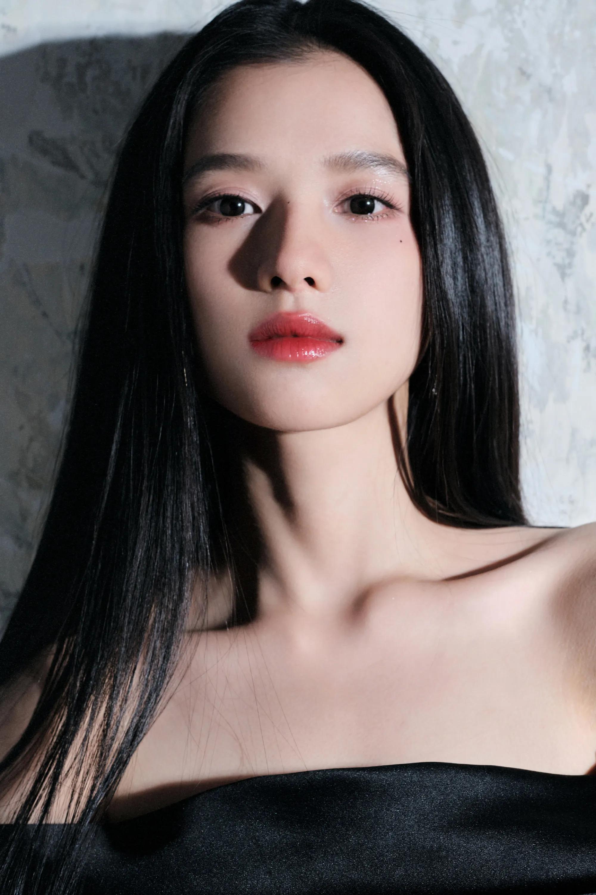 Zhang Jingyi's beautiful picture - iNEWS