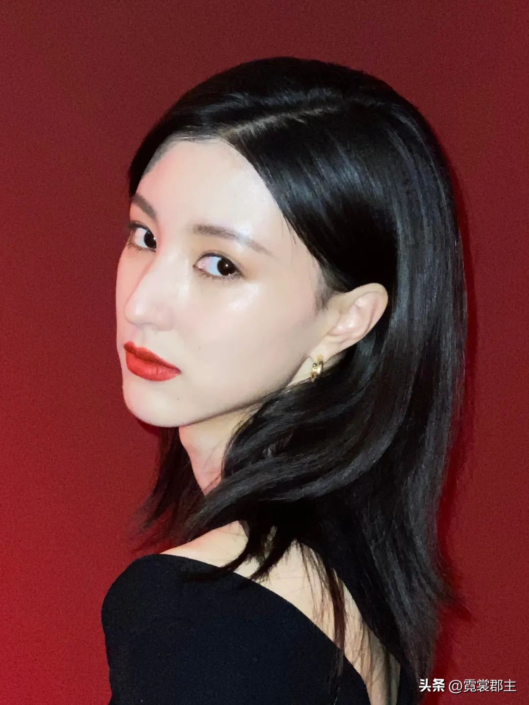 The sassy and casual wild beauty Wang Yueyi - iNEWS