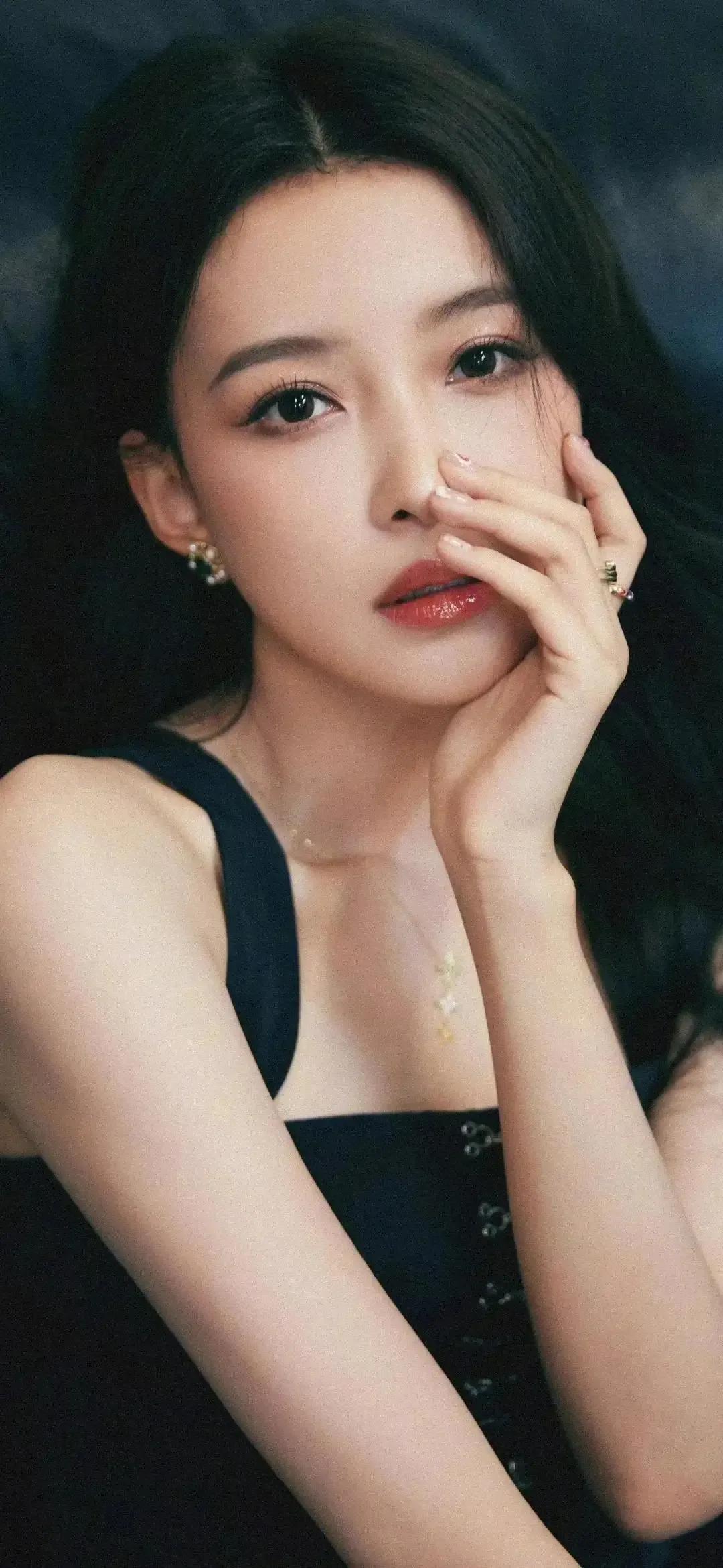 Confident and sweet Sun Yi - iMedia