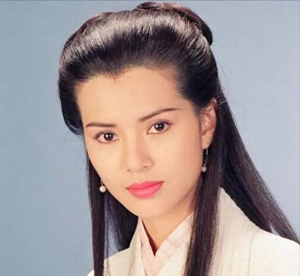 Li Ruotong shows off her beautiful legs in shorts, and her arm muscles ...