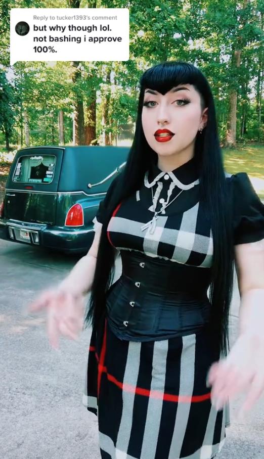 An American girl bought a hearse that carried more than 3,000 dead ...