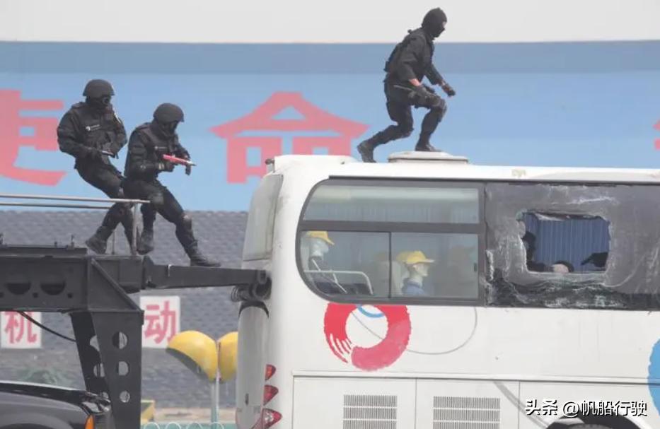 What is the difference between the Armed Police Mobile Force and the ...