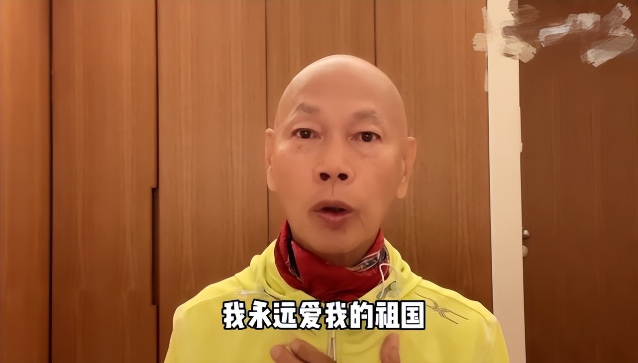 Luo Jiaying held a birthday banquet on her 76th birthday, holding hands ...