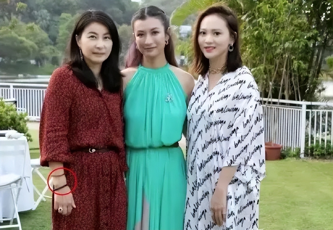 The photos of Guo Jingjing and wealthy ladies were exposed. Netizens: finally squeezed into the ...