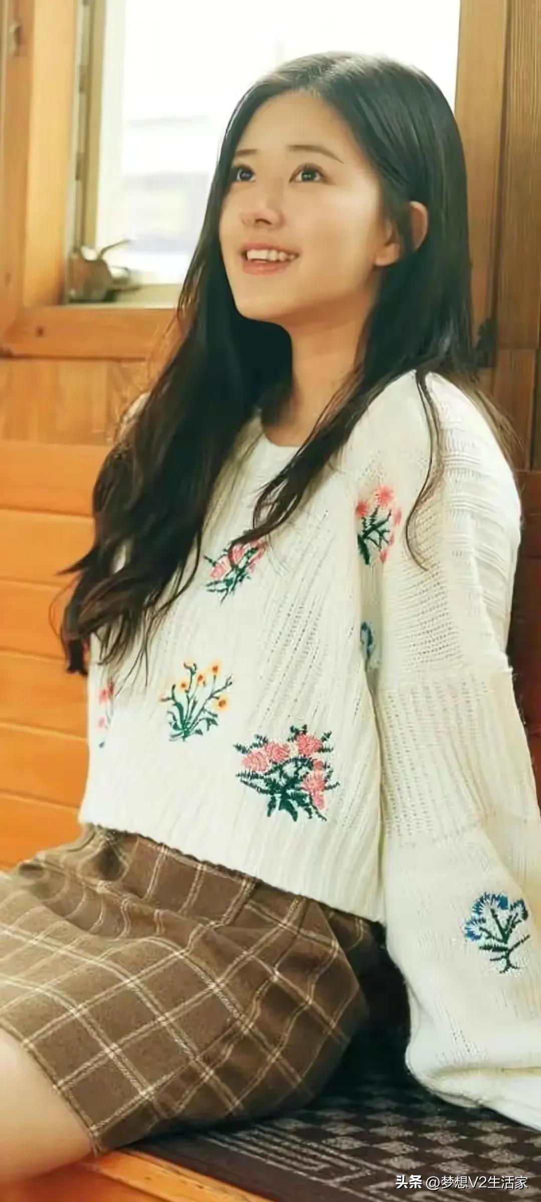 The young girl Zhao Lusi, with her beautiful face and unremitting ...