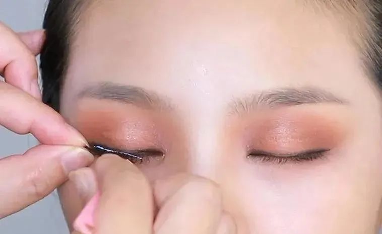 Collapsed and dirty eyelashes?Don't step on these 3 novice eyelash ...