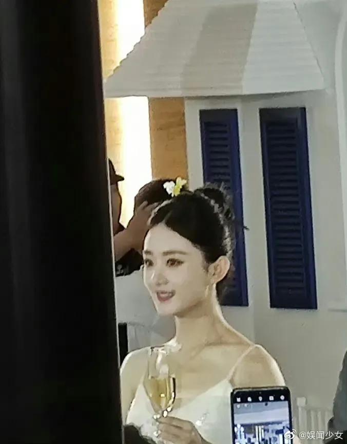 The comparison between the pictures produced by Zhao Liying's studio ...