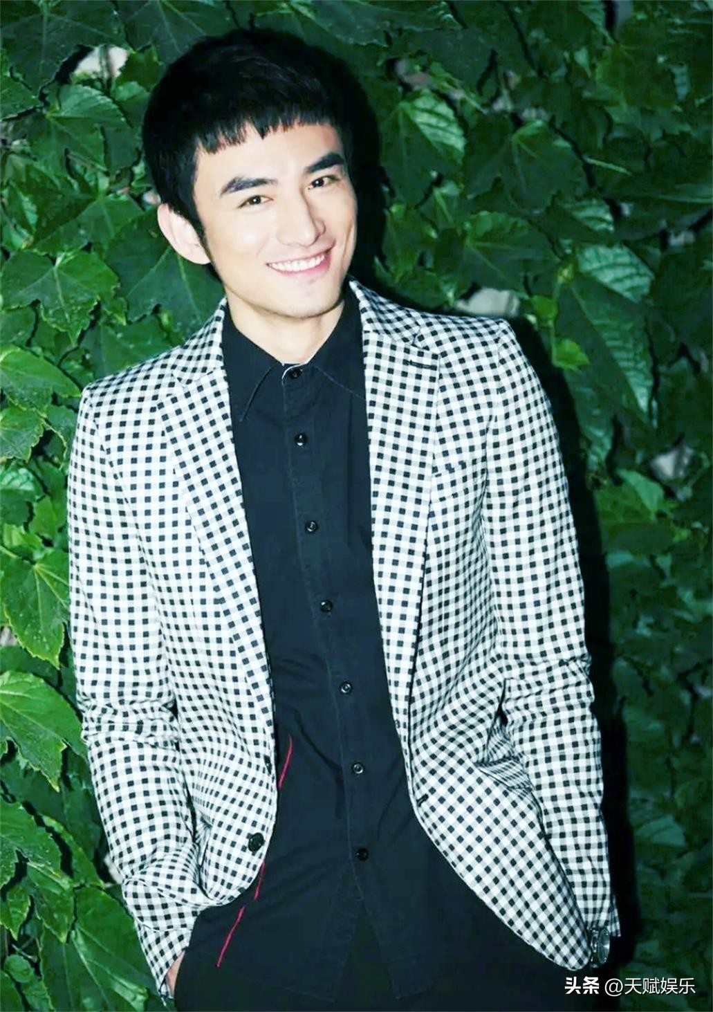 Zhang Xiaochen, the handsome actor who plays Yin Song in the TV series ...