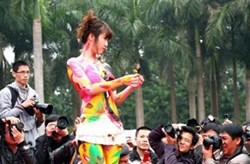 "The most popular model" Zhang Xiaoyu took 21 sets of photos in one ...