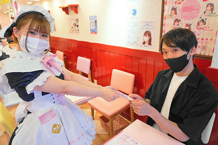Dive into the "land of dreams"!Maid Cafe First Experience @Maidreamin ...