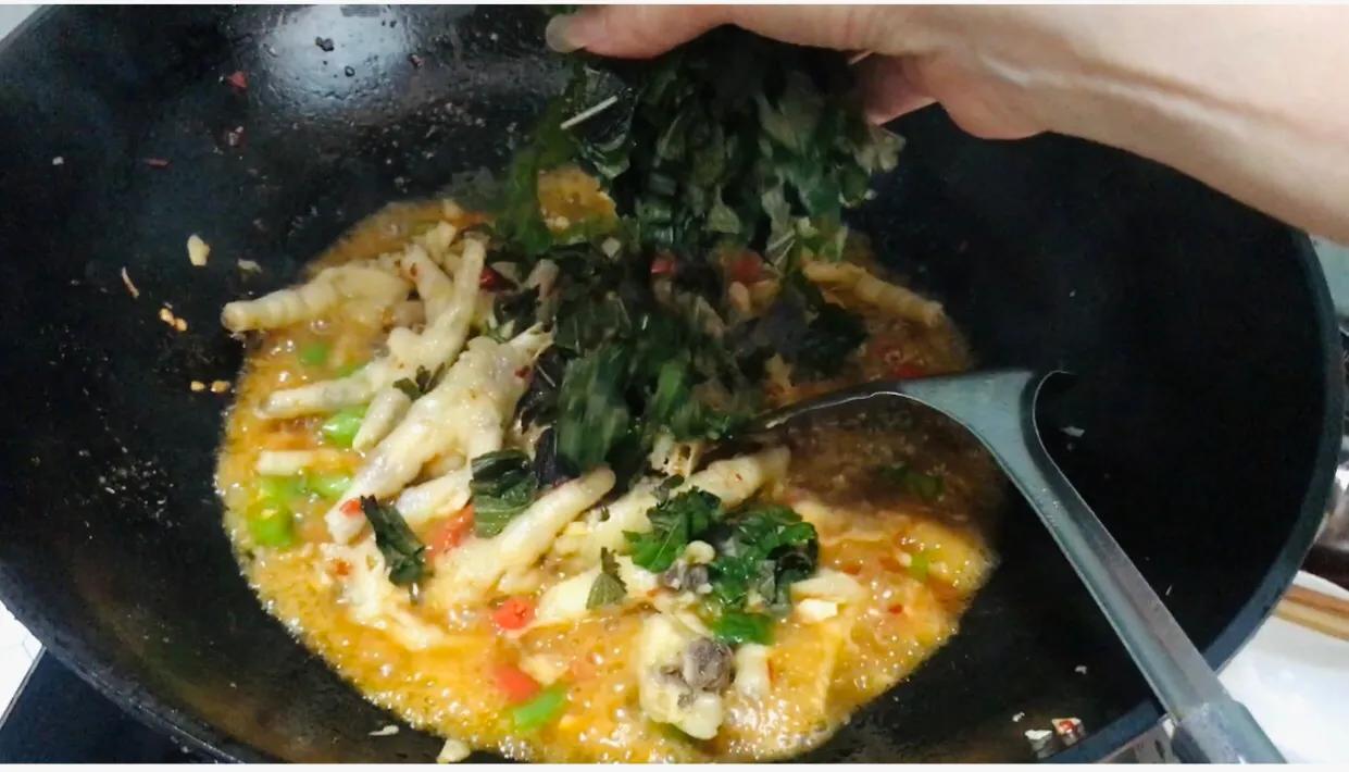 This summer, the perfect combination of basil and chicken feet, you ...