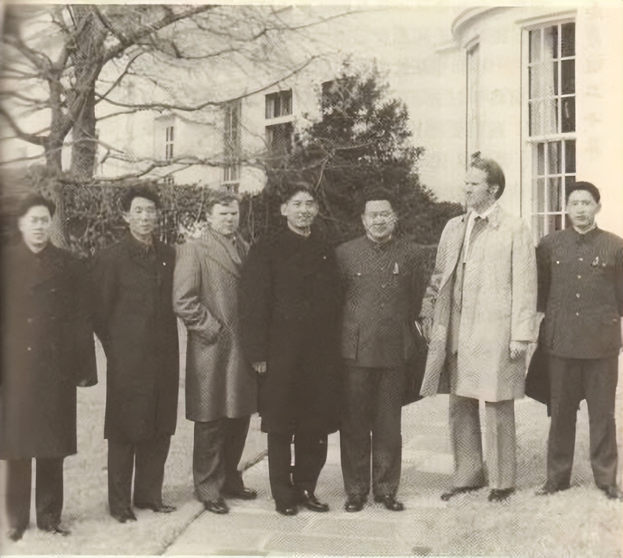 When Deng Xiaoping passed away in 1997, Zhuo Lin said to Zhang Baozhong ...