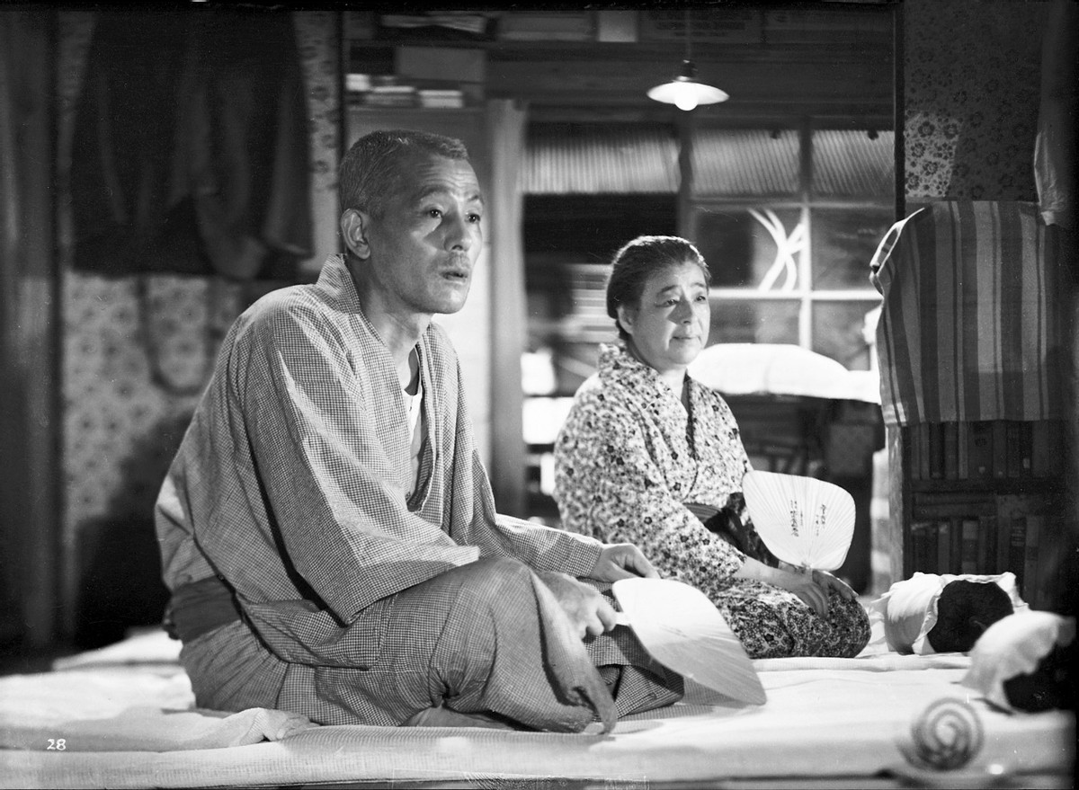 The movie "Tokyo Story" low camera photography conveys Japanese ...