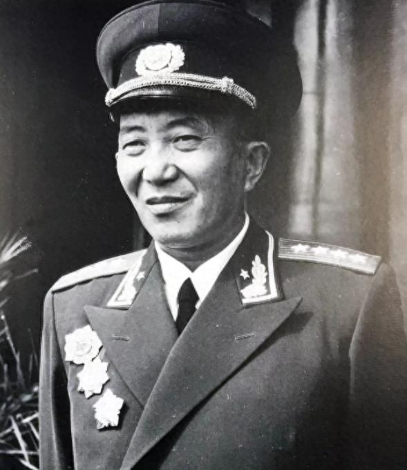 The founding general Luo Ruiqing went to West Germany for treatment ...