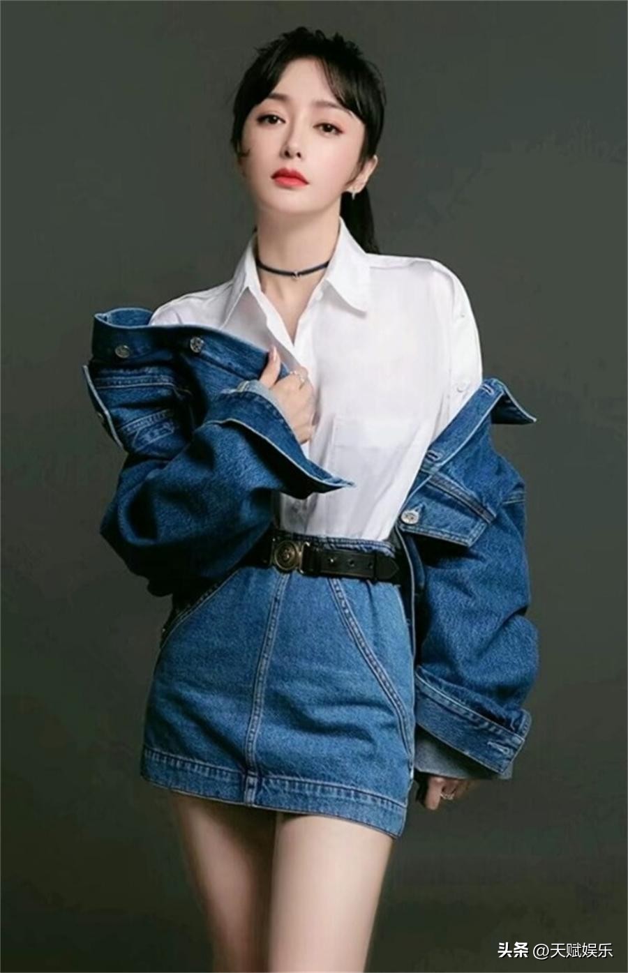 Actress and singer Qin Lan photo album "Thirteen" - iNEWS