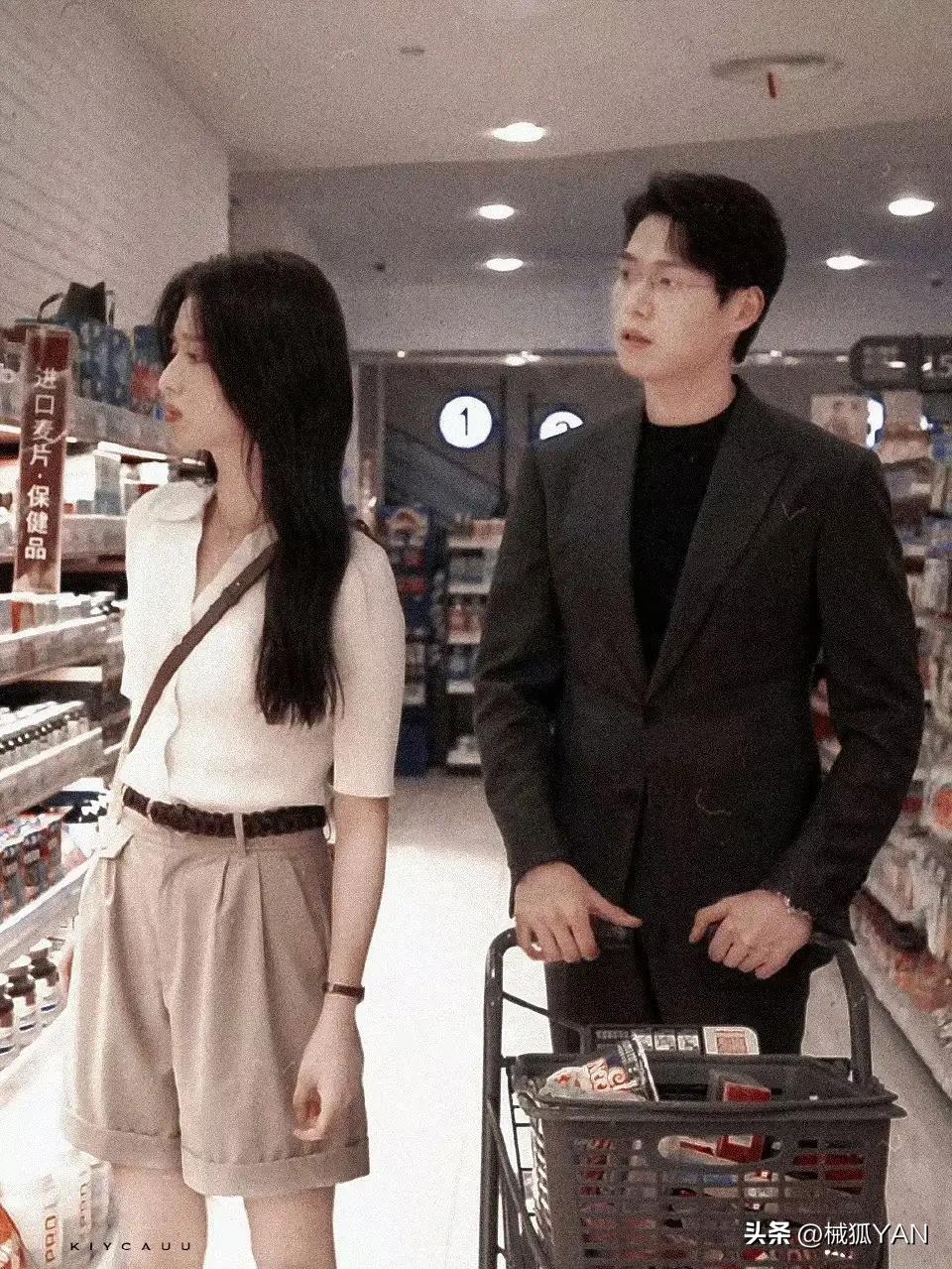 Conspicuous outside the movie, including a powder suction machine ...