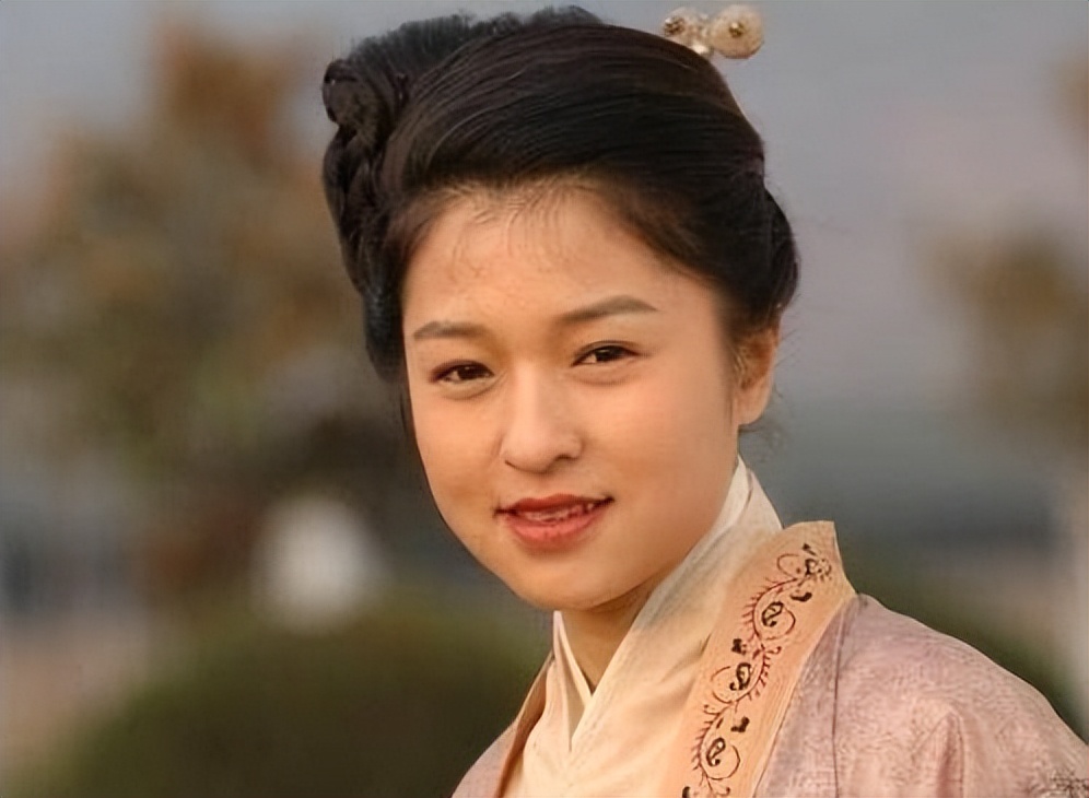 She plays Lou Xiao'e, a true "big girl from Northeast China" who is not popular but is very ...